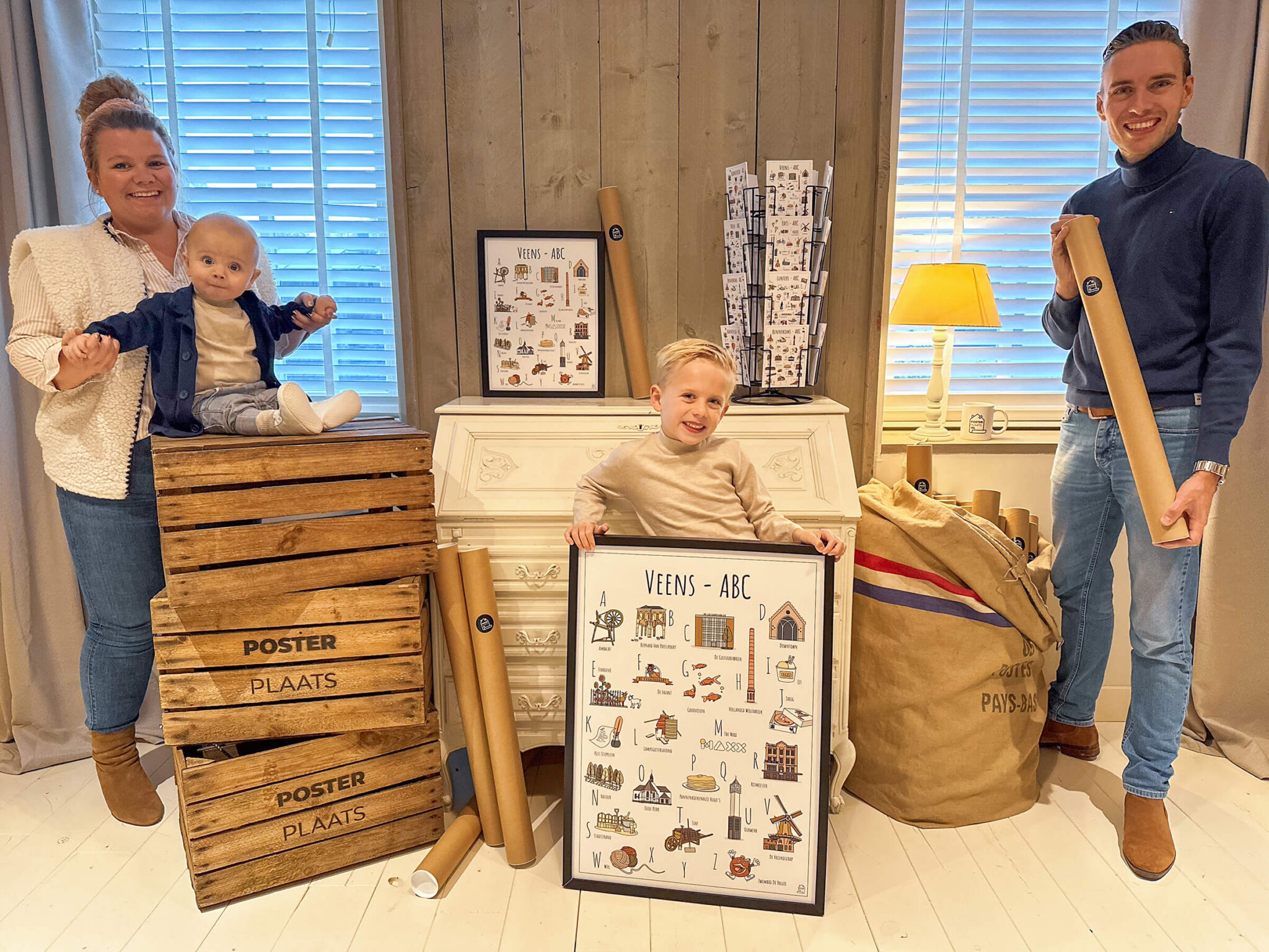 Het alfabet van je stad aan de muur: Jelle en Daisy brengen ABC poster ...
