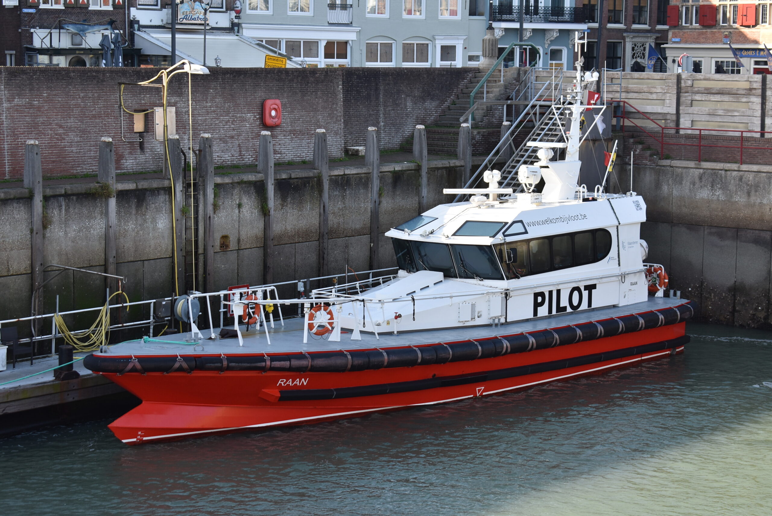 Wow, dit zien de loodsen iedere dag vanaf hun werkplek - indebuurt ...