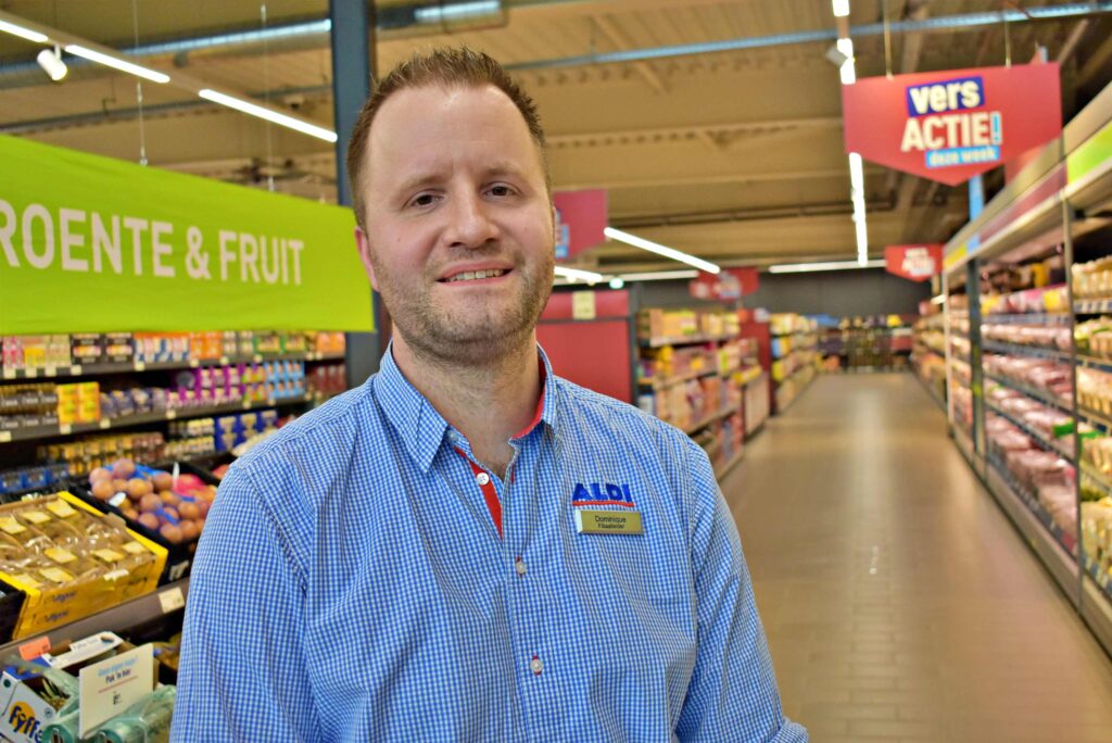 Dominique werkte een jaar in een tent en opende nu de nieuwe ALDI: 'Het is echt een eyecatcher ...