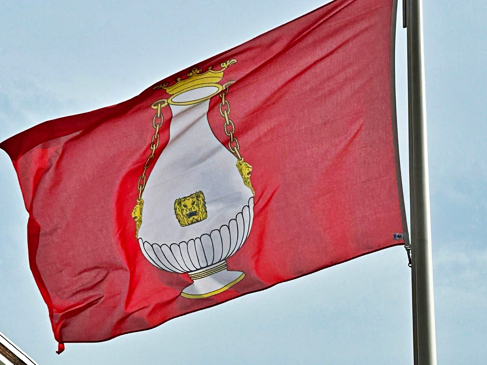 De vlag van Vlissingen: deze betekenis schuilt achter de kleuren ...
