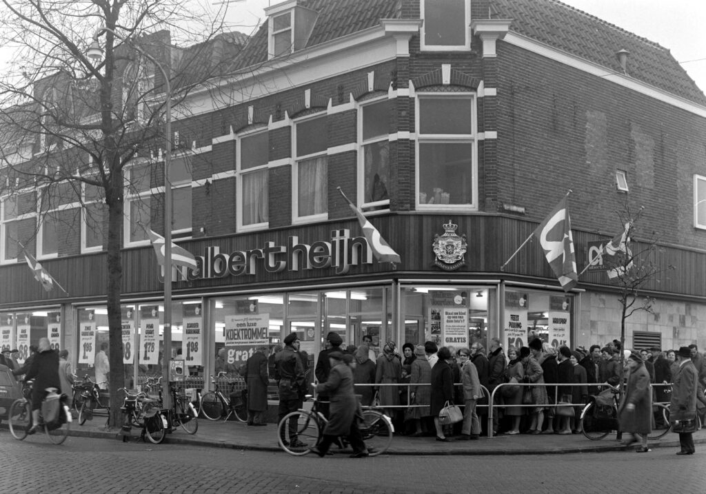 Uit het archief: zo zag de Albert Heijn in Vlissingen er vroeger uit ...