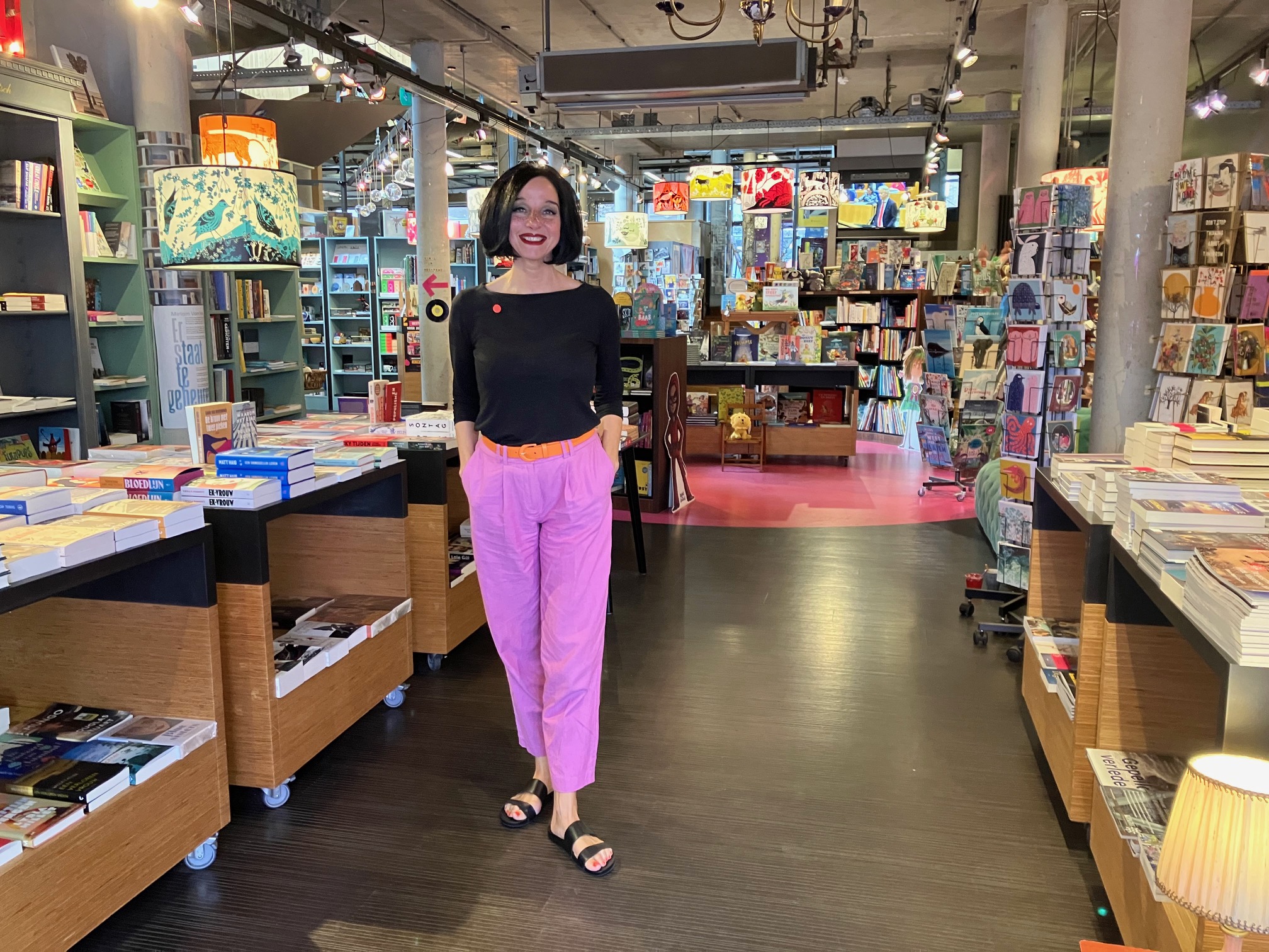 Margreet runt boekhandel 't Spui: 'Boeken over Vlissingen zijn populair ...