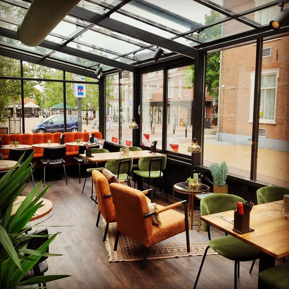 Bij Brasserie Chapter kun je vanaf vandaag genieten van een diner ...