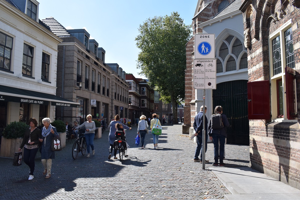 Gratis je fiets parkeren in overdekte fietsenstalling station Woerden ...
