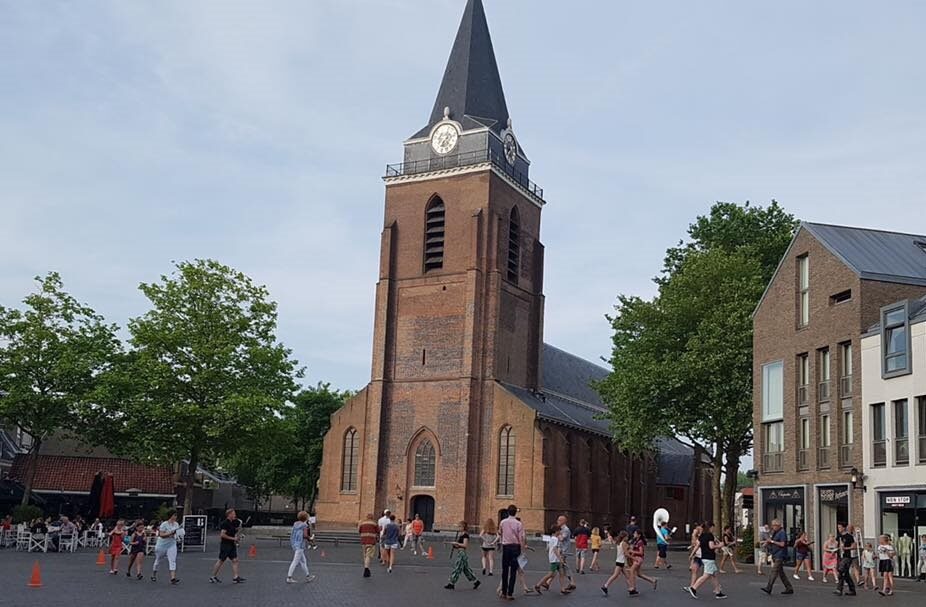 Dit is waarom al die muzikanten op het Kerkplein staan deze week ...