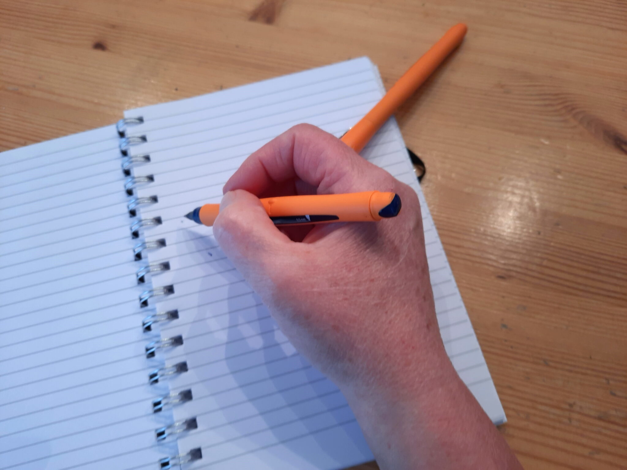 Vermaak op zondag: 'in' dit café geen bier maar pen en papier ...