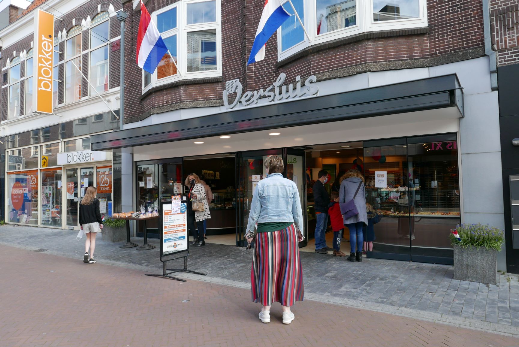 Bakkerij Versluis scoort douze points met knalblauw Songfestival gebak ...