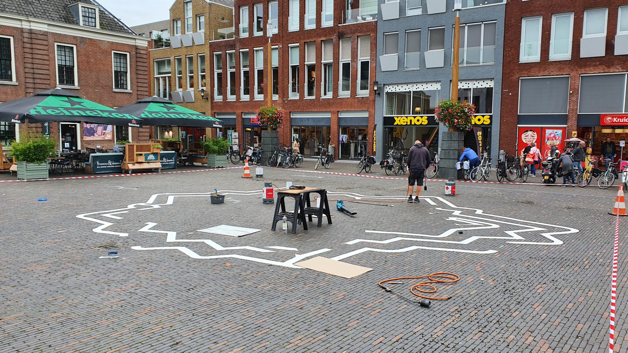 Tof! Zo ziet de nieuwe beschildering op het Kerkplein eruit - indebuurt ...