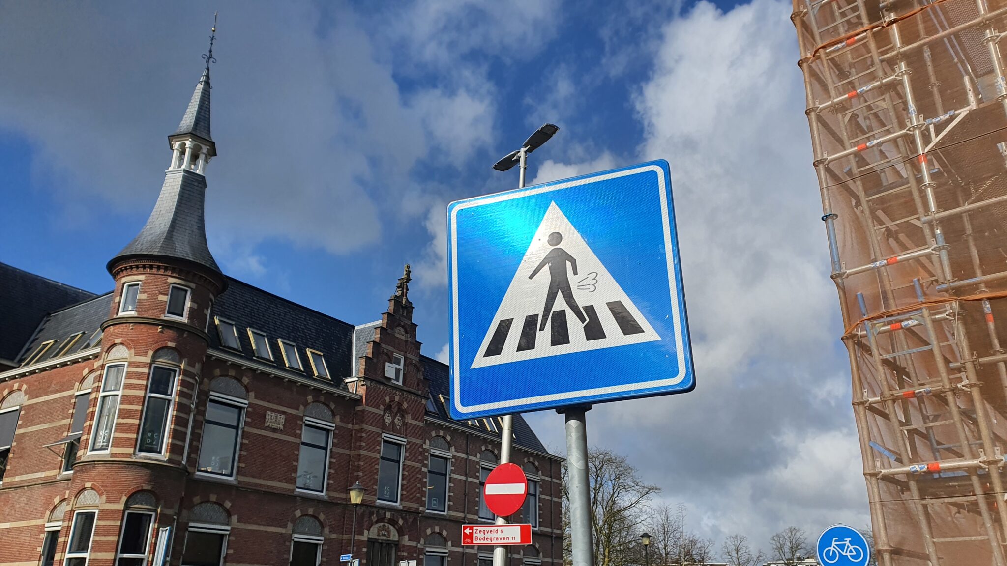 Winderig Woerden: een scheetje is oké als je hier oversteekt ...