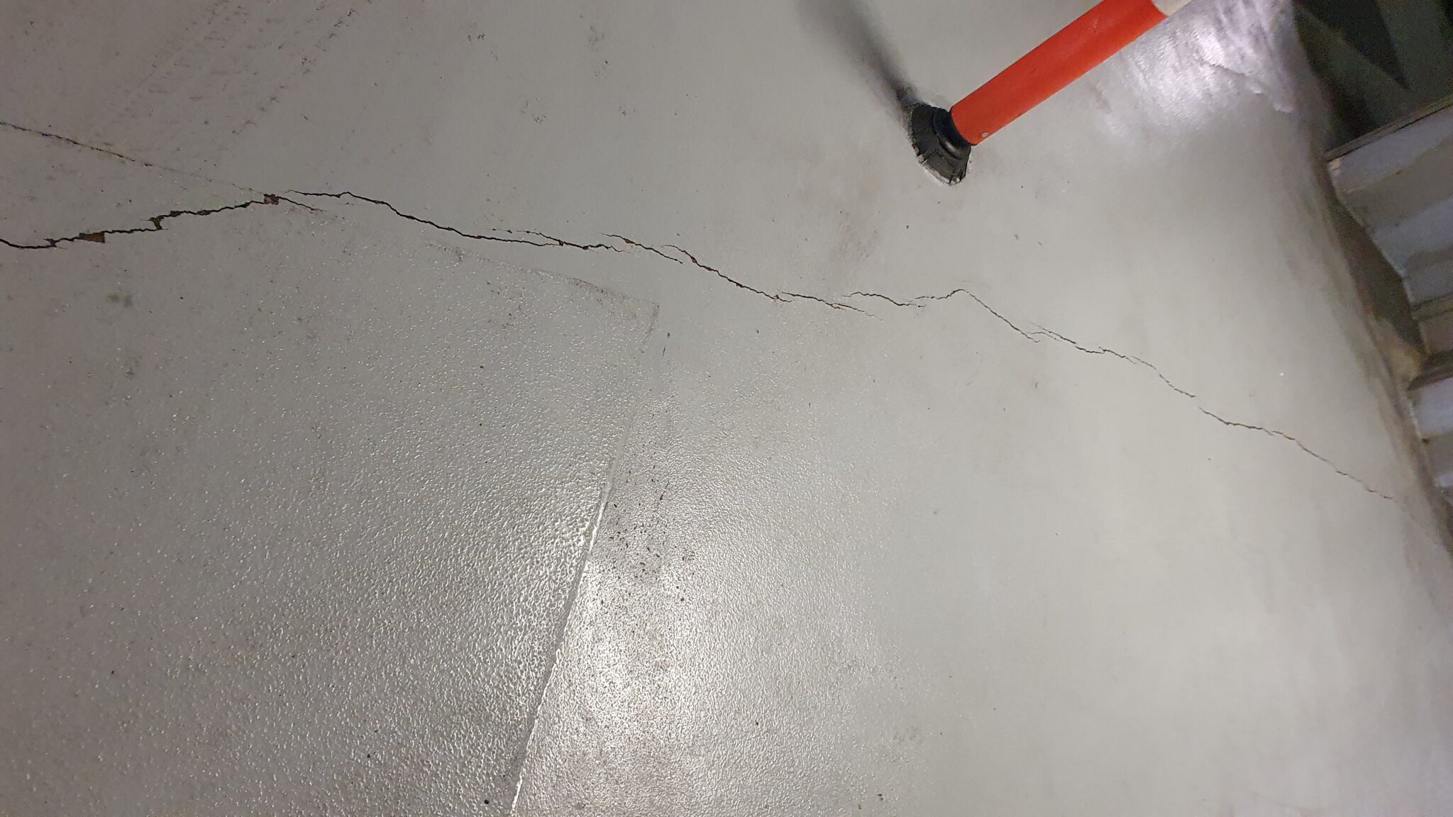 Flinke scheur gespot in de parkeergarage: hoe ontstaat zoiets ...