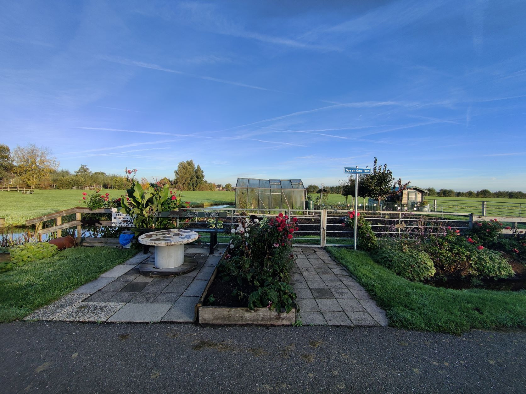 De groentetuin van Rinus en Ria staat op vele foto's: 'Mensen ...