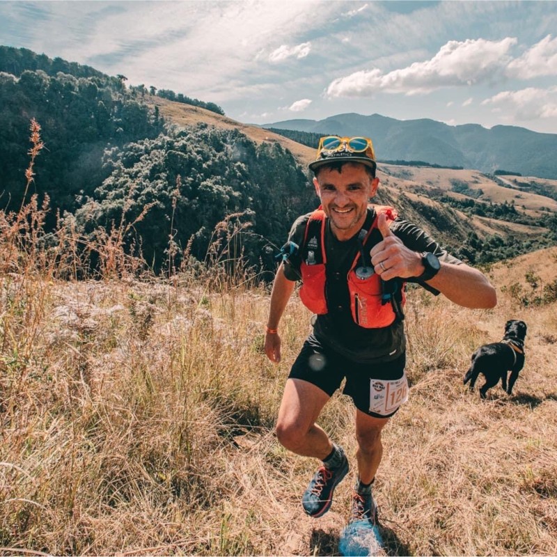 Eduan Krüger loopt 501 kilometer hard voor de neushoorns in Kenia ...