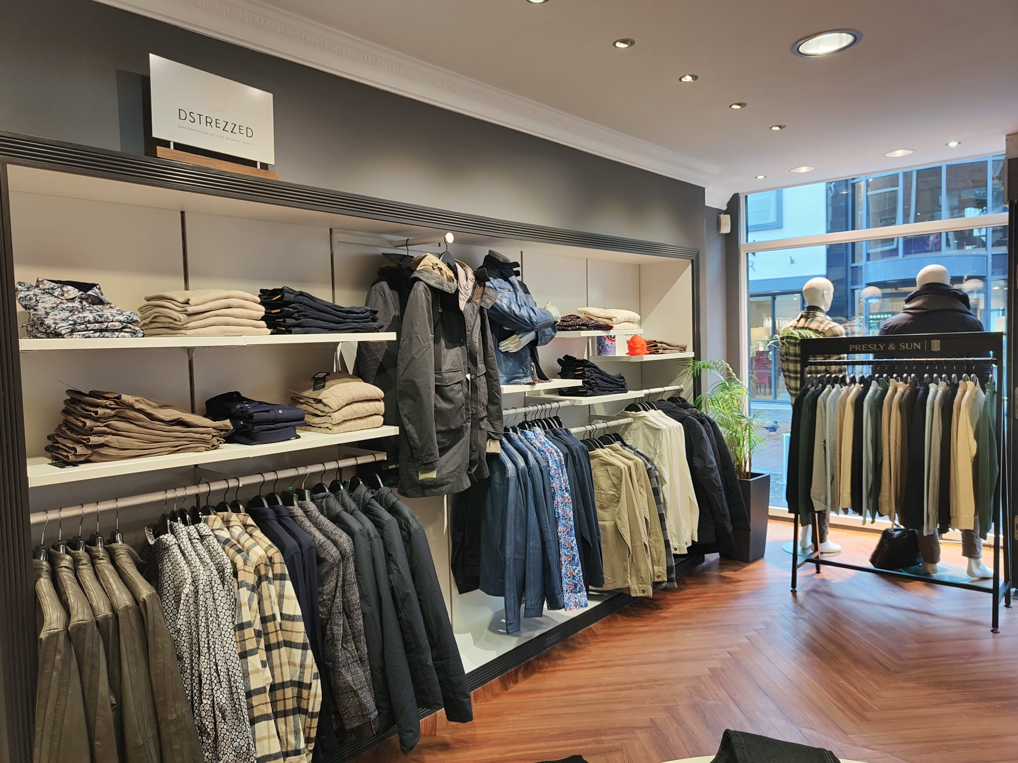 Dag Bas, hoi Remco! Deze winkel is geopend in het oude pand van By Bas - indebuurt Woerden