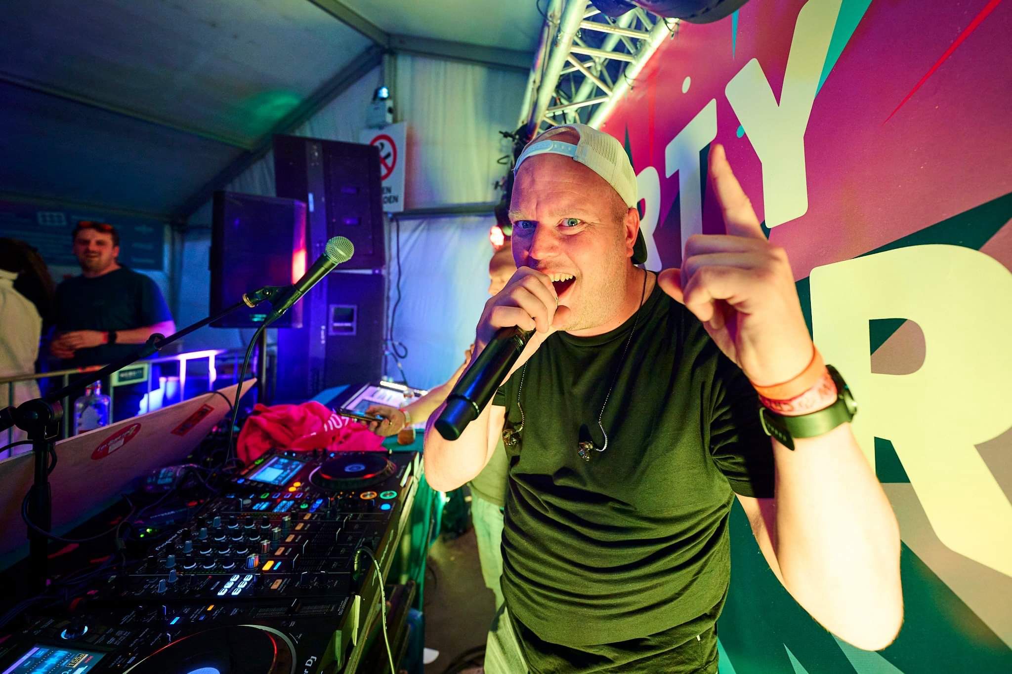 'Als heel Woerden stemt, win ik': party-dj Marco maakt kans op party ...