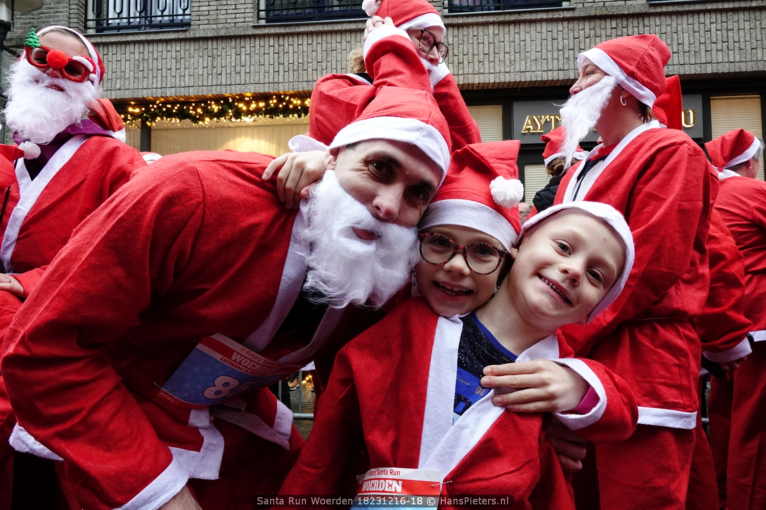 In kerstpak door Woerden rennen: op deze dag is de Santa Run en zo doe ...