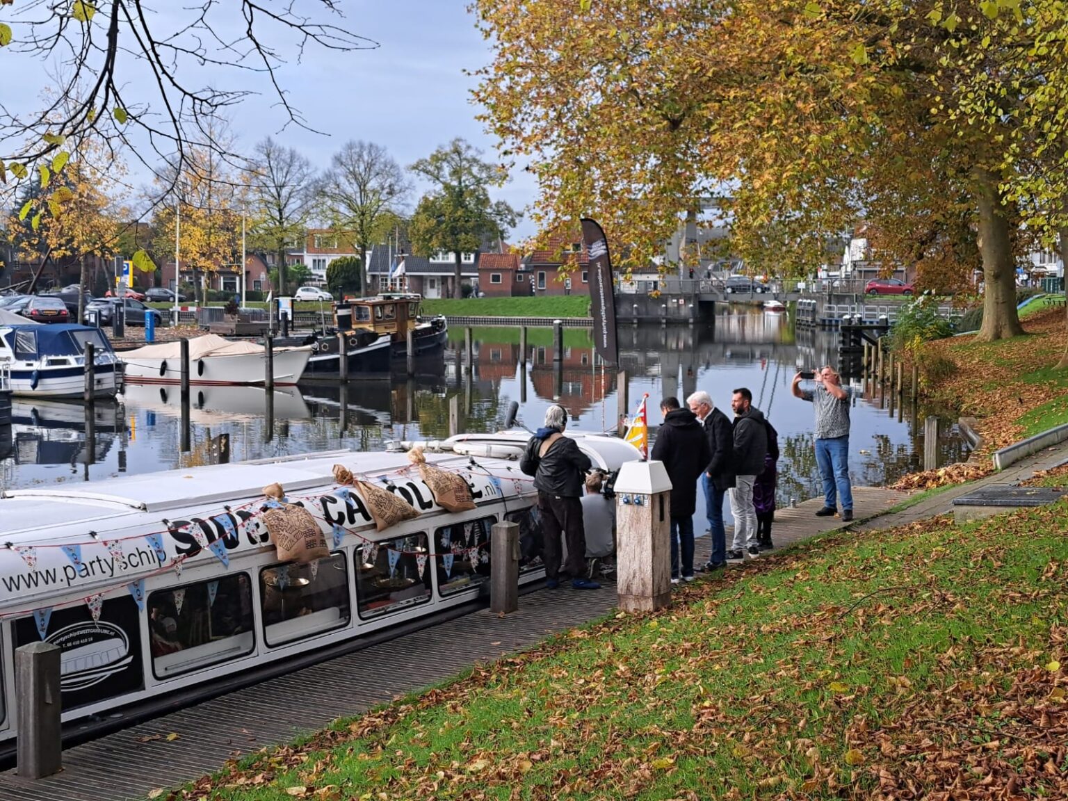Kijktip: Harm wordt verrast door Sinterklaas in de haven van Woerden - indebuurt Woerden