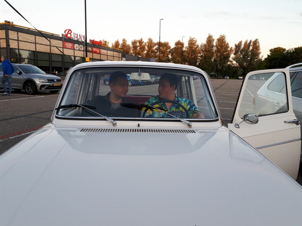 8x foto's van jullie in de auto tijdens de drive in bioscoop ...