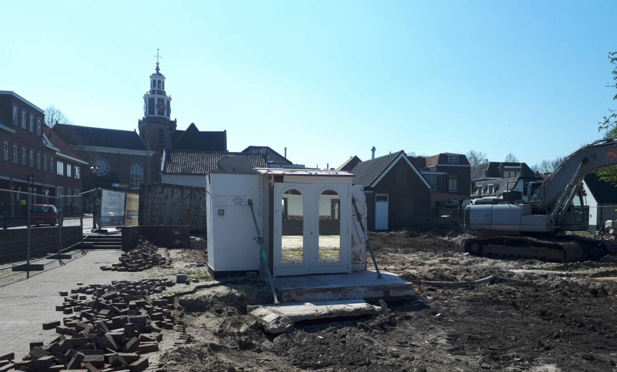 Mysterie! Dit is waarom deze kast nog overeind staat na sloop pand ...