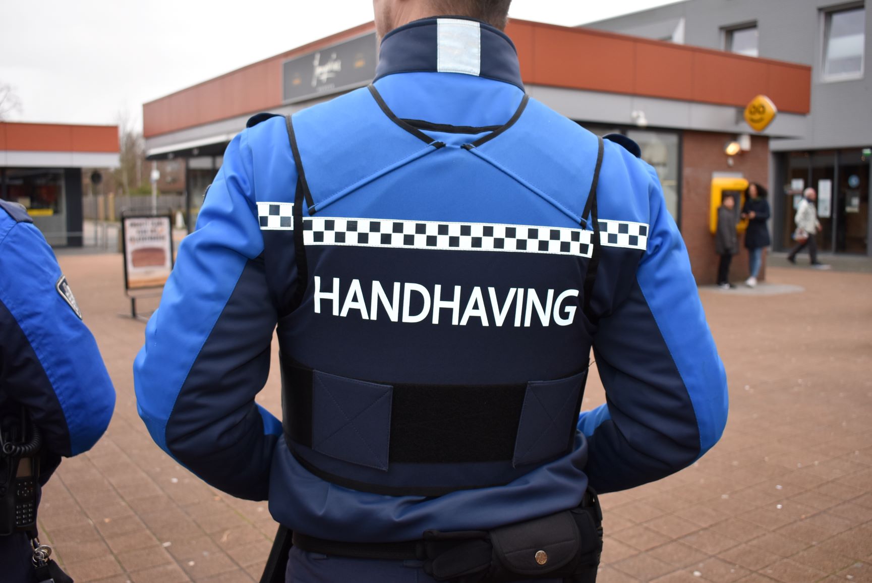 Dit is wat je wilt weten over de korte wapenstok die handhavers nu ...