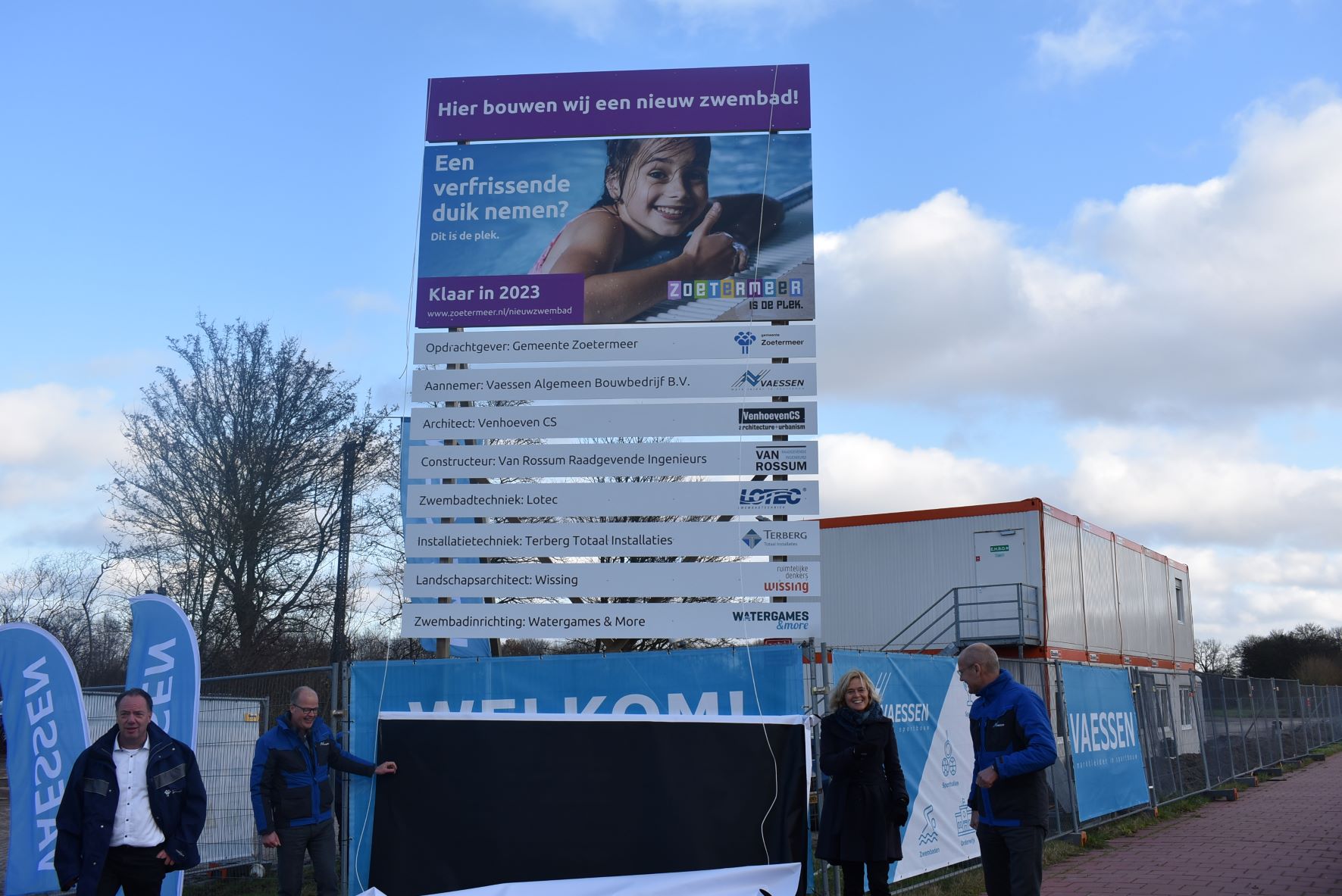 De eerste paal van het nieuwe zwembad is geslagen (en bekijk de video voor een impressie ...