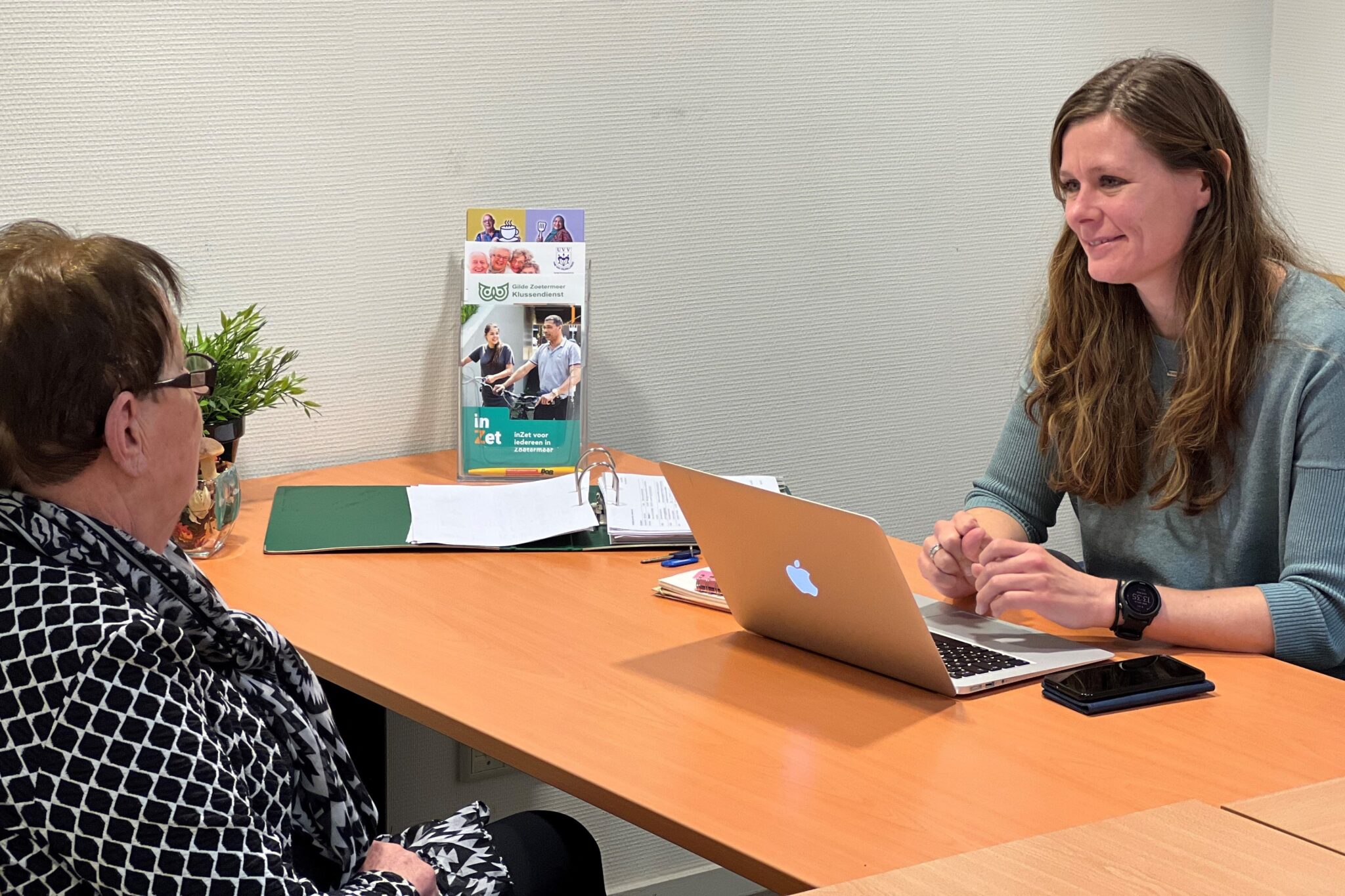 Gabriëlle helpt ouderen met lastige regelingen, zelfstandig blijven en ...
