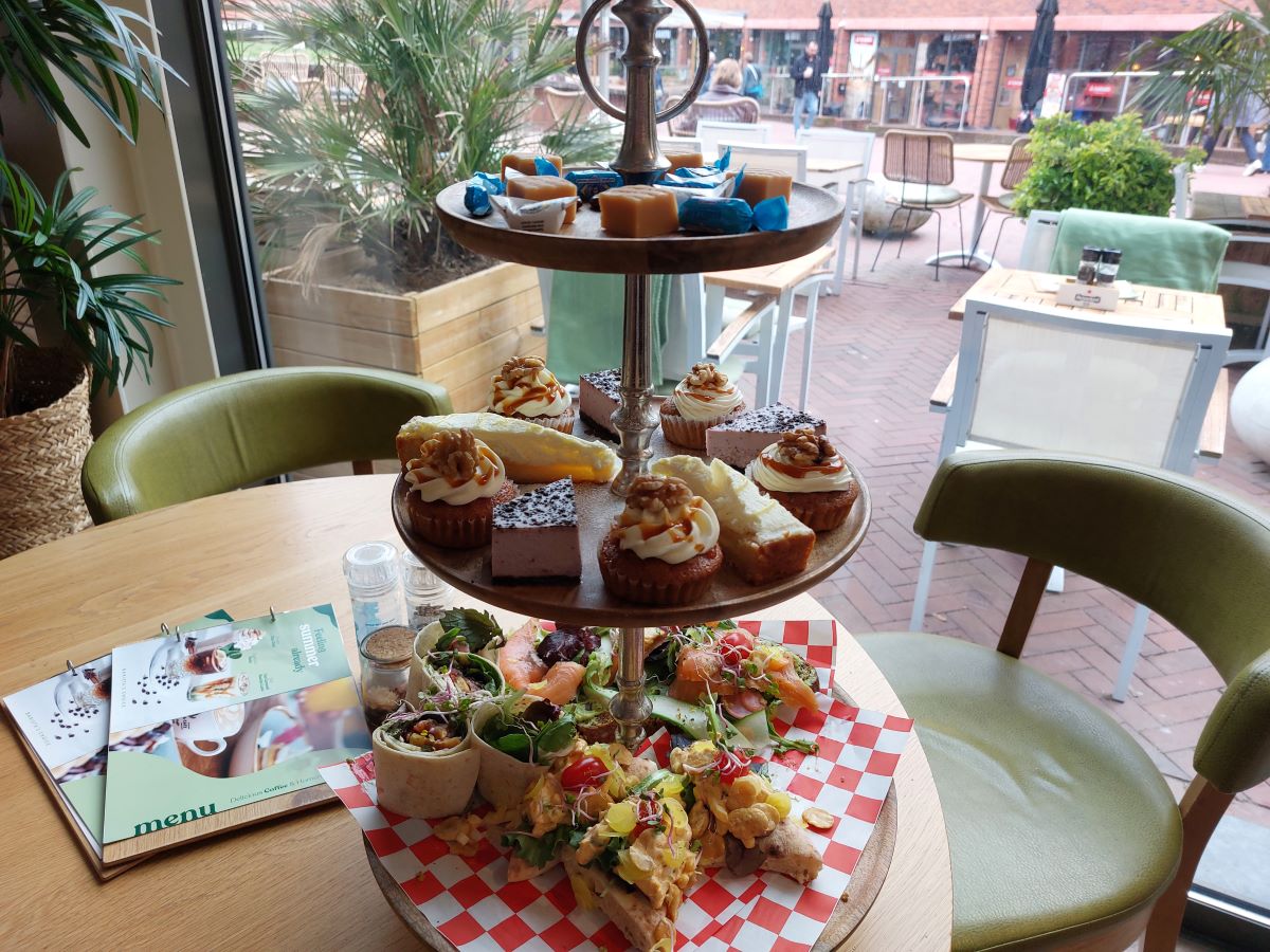 Hier in Zoetermeer kun je terecht voor een gezellige high tea ...