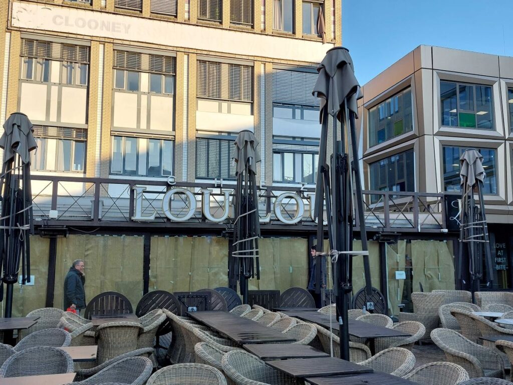 Nieuw! Op deze dag opent restaurant Chez Lou Lou aan het Stadhuisplein ...