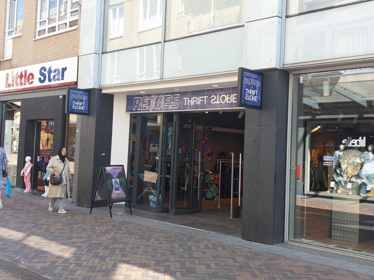 Hier in het centrum van Zoetermeer is vintagewinkel Rejoes geopend ...