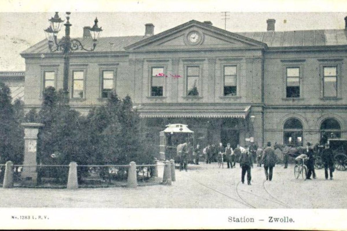 Oh, de nostalgie! Een ode aan station Zwolle in 6 foto’s van vroeger ...