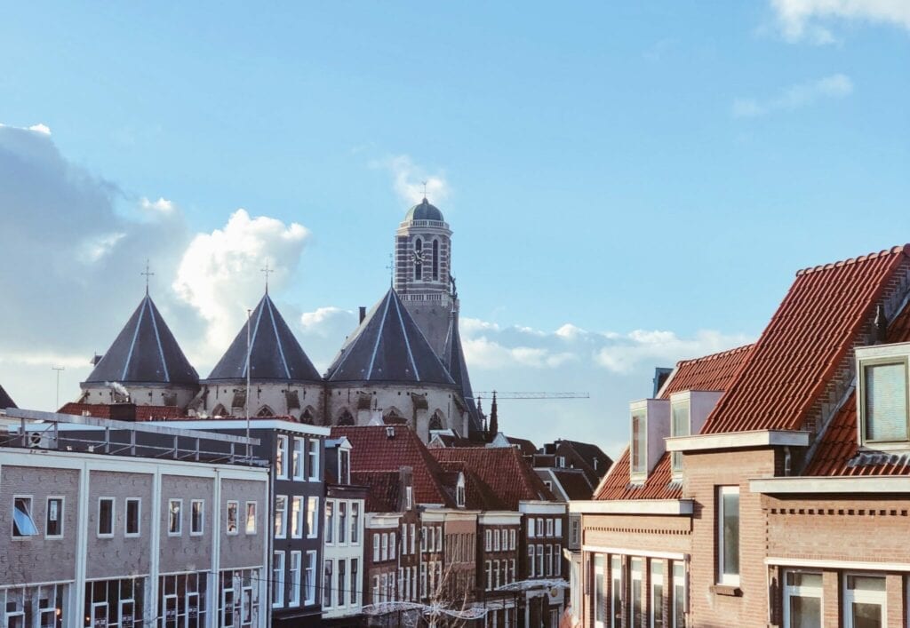 Mysterie: dit betekenen die bol, kruis en haan op de toren van de ...