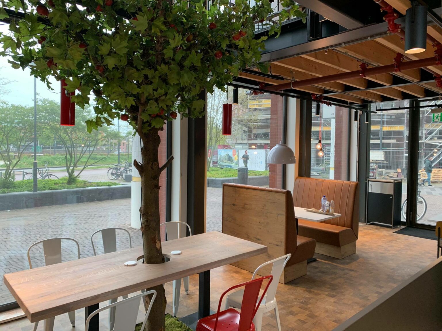 Gloednieuwe lunchroom 'met snacks' naast bioscoop Pathé - indebuurt Zwolle