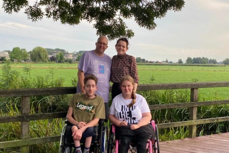 Mandy's kinderen zijn rolstoelgebonden: 'Een open ruggetje, dat fiksen ...