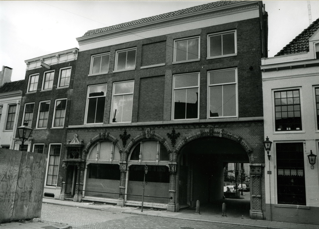 Nu vind je er terrassen, maar zo zag het Bethlehemkerkplein in Zwolle ...