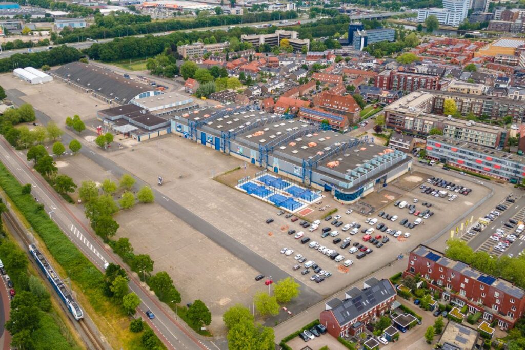 Op de plek van de IJsselhallen in Zwolle komt deze nieuwe buurt met 750 woningen: dit is wat we ...