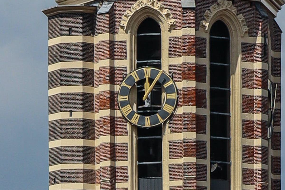 Tv-programma BinnensteBuiten neemt kijkje bij Peperbus: 'In het uurwerk ...